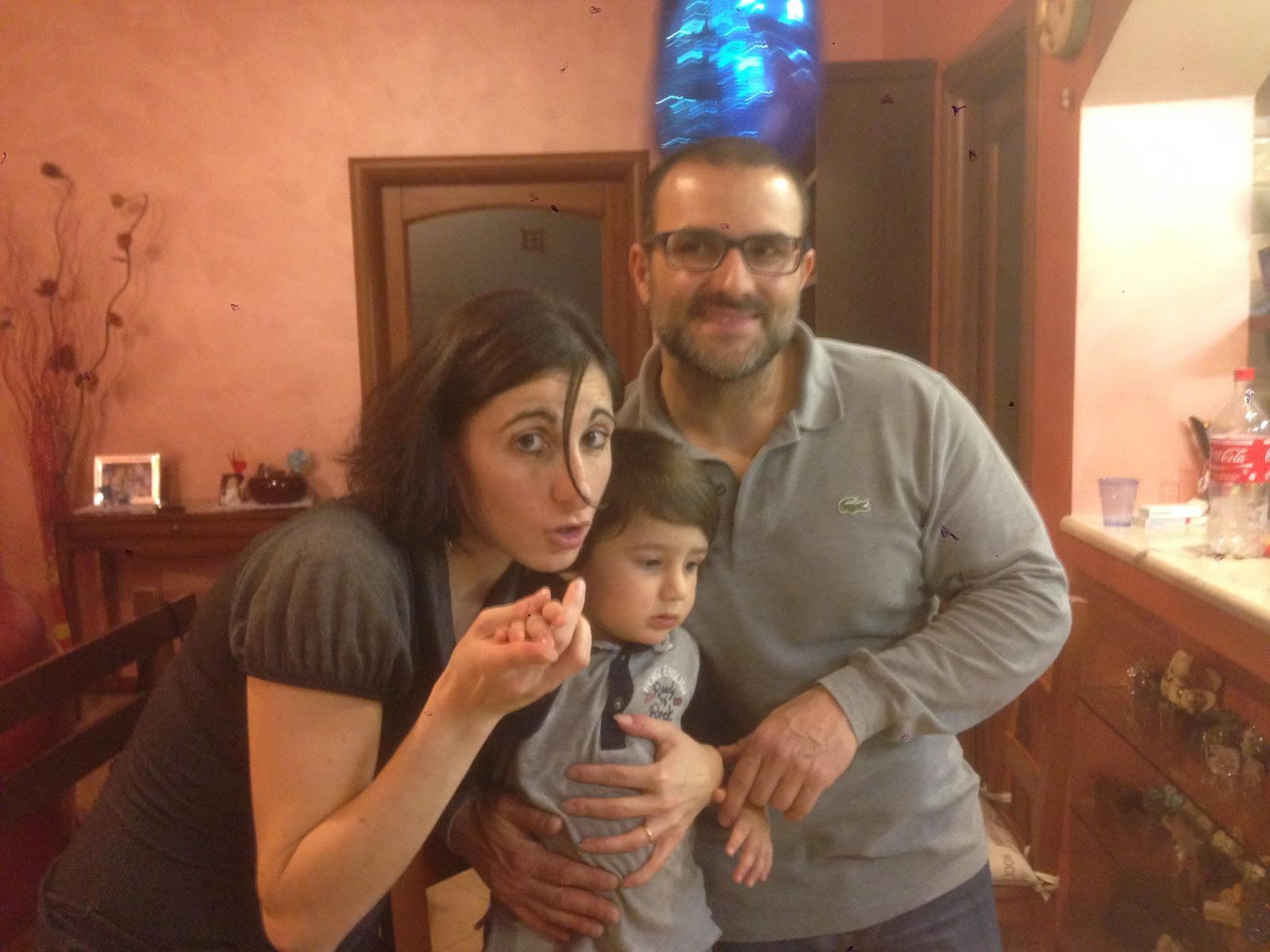 La storia di Anna e Tullio e di loro figlio Paolo di 2 anni ...